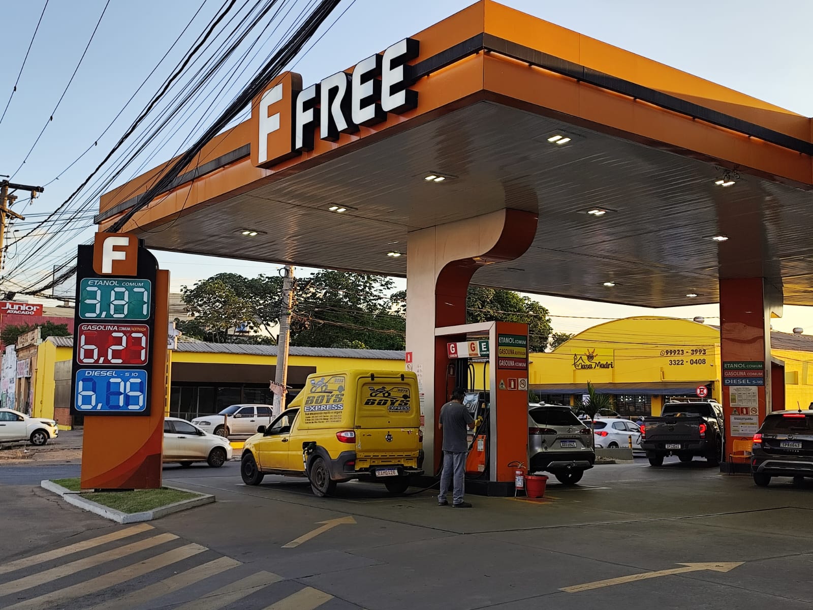 Litro do etanol hidratado cai mais dez centavos e chega a R$ 3,87 em ...